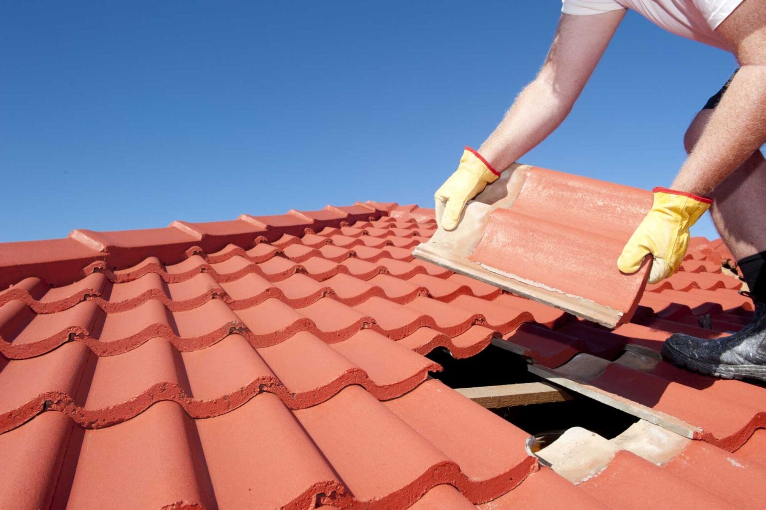 Your Guide to Clay Tile Roofs - Elo Roofing